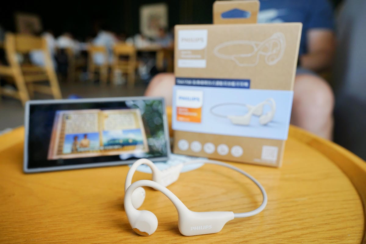 PHILIPS 氣傳導開放式運動耳掛藍牙耳機-TAA1708 無線開放式耳機推薦! – 奇奇一起玩樂趣