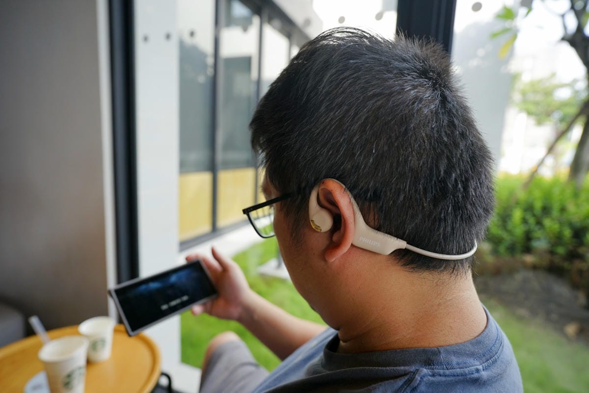 PHILIPS 氣傳導開放式運動耳掛藍牙耳機-TAA1708 無線開放式耳機推薦! – 奇奇一起玩樂趣